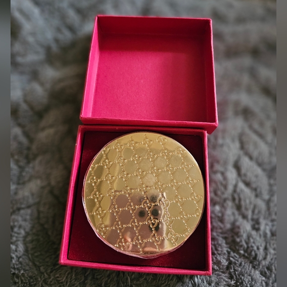 Gucci | Makeup | Nwb Gucci Gold Monogram Compact Mirror | Poshmark